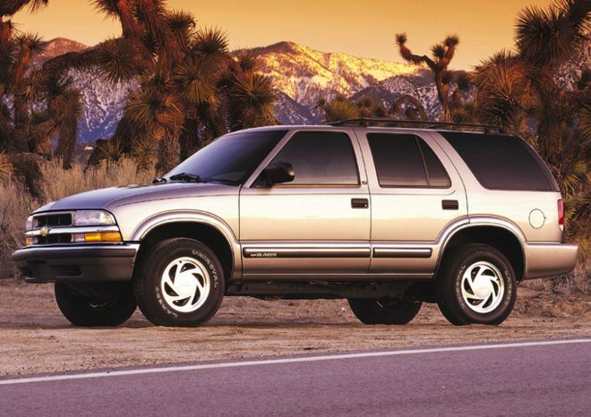 2001 Chevrolet Tracker Pictures