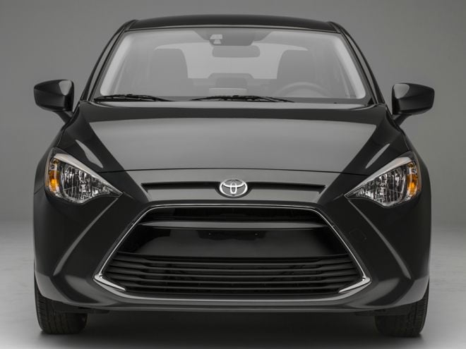 2017 Toyota Yaris iA Pictures