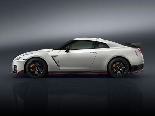 2017 Nissan GT-R Pictures