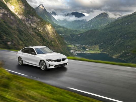 2021 BMW 3-Series Pictures