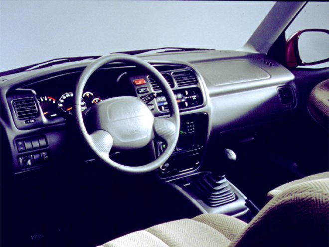 1999 Suzuki Grand Vitara Pictures