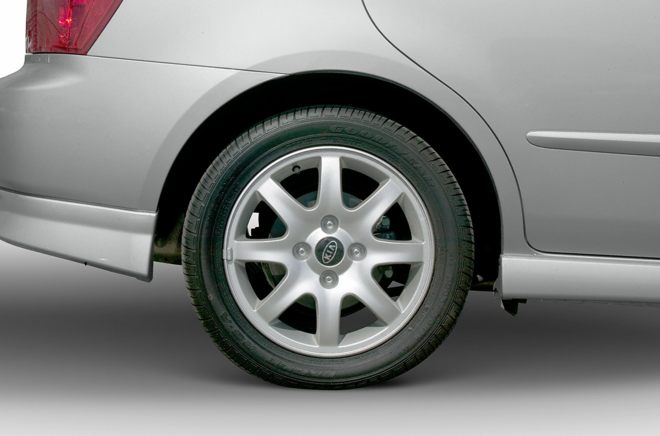 2005 Kia Spectra5 Pictures