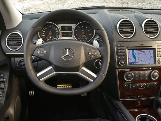 2010 Mercedes-Benz ML63 AMG Pictures