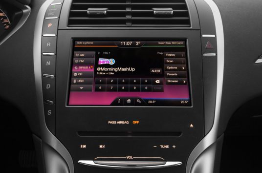 2016 Lincoln MKZ Pictures