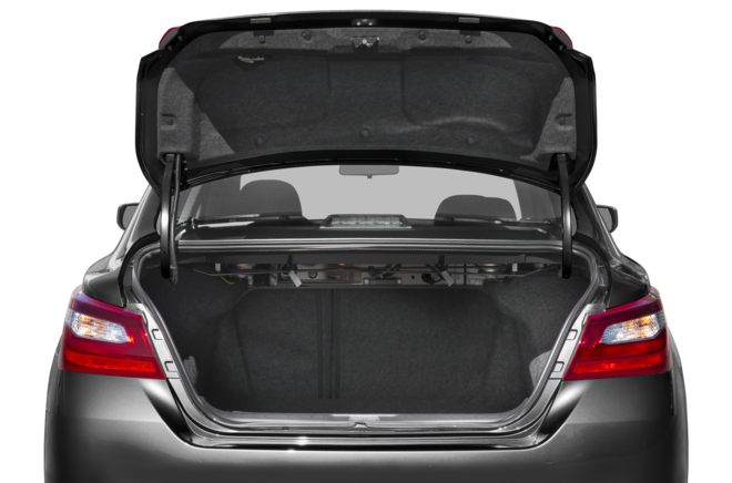 2016 Nissan Altima Pictures