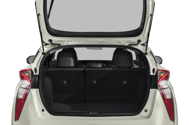 2018 Toyota Prius Pictures