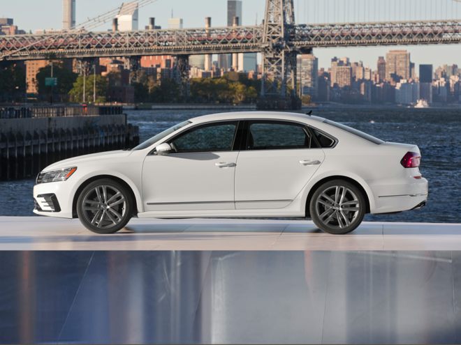 2018 Volkswagen Passat Pictures