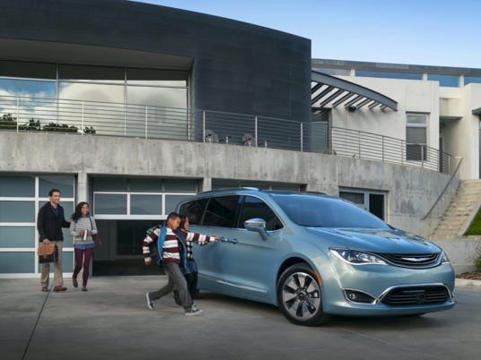 2019 Chrysler Pacifica Pictures