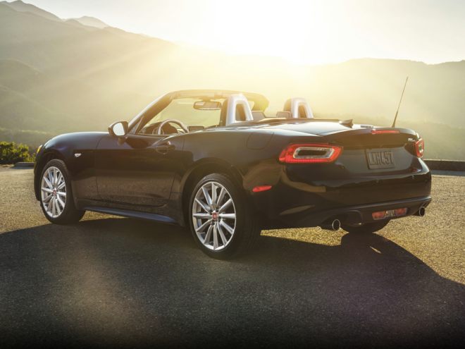 2019 FIAT 124 Spider Pictures