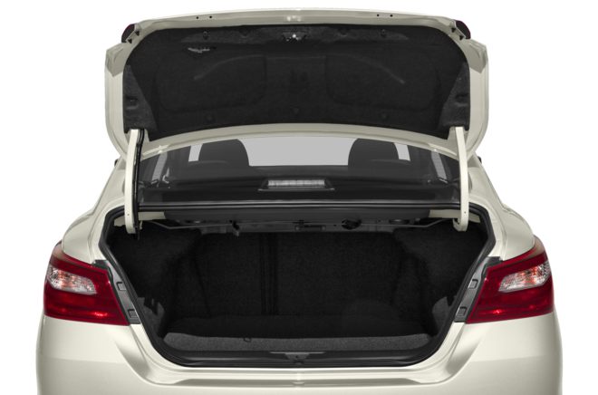 2018 Nissan Altima Pictures