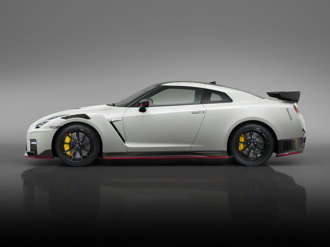 2021 Nissan GT-R Pictures