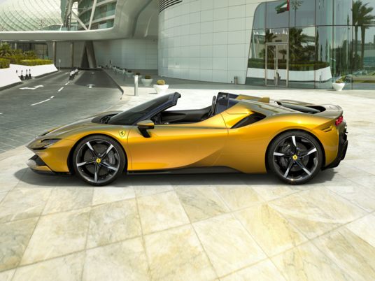 2022 Ferrari SF90 Pictures