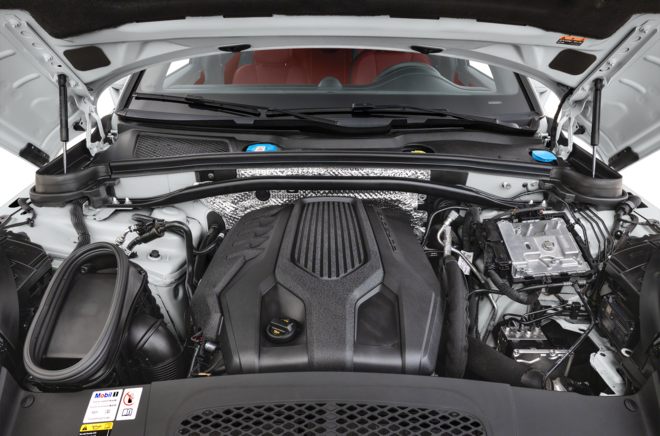 2024 Porsche Macan Pictures