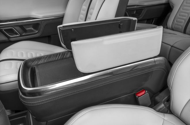 2023 Rivian R1S Pictures