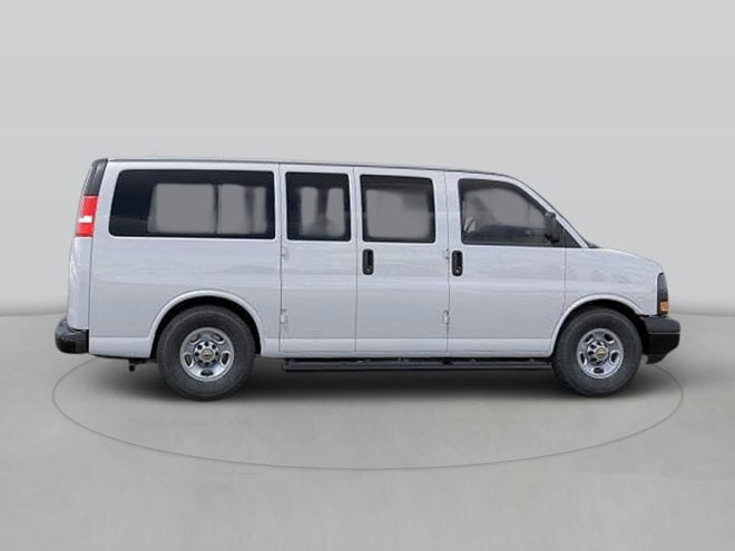 2023 Chevrolet Express Pictures
