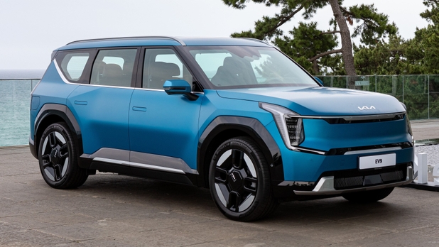 Kia EV9 vs. Rivian R1S - CarsDirect