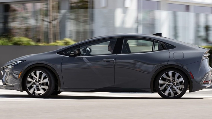 2025 Toyota Prius Hybrid Leases More Expensive Than PHEV - CarsDirect